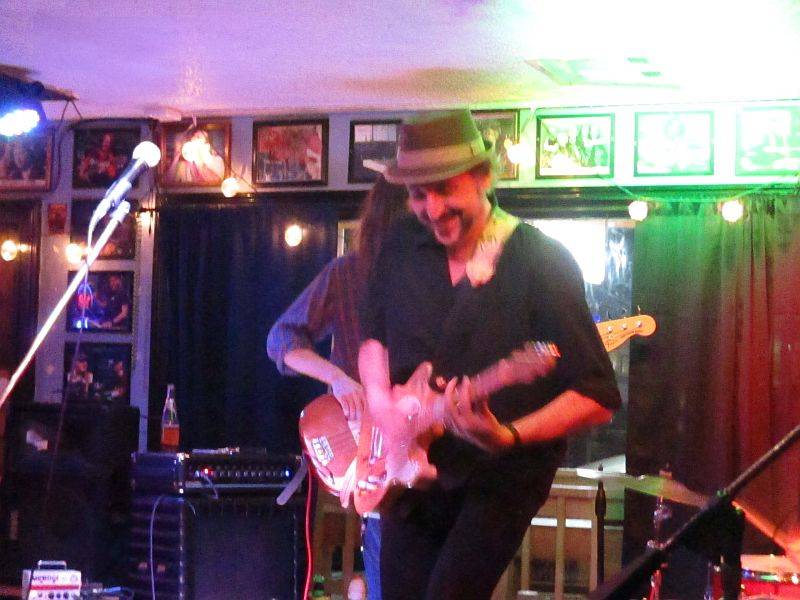 Ted Drozdowski's Scissormen were riveting at Darwin's Saturday Feb. 13 ...