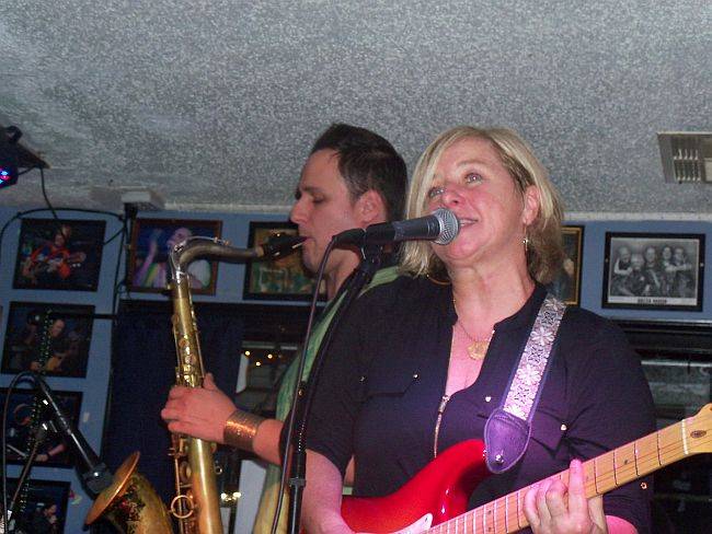 Diane Durrett at Darwin's Blues Club July 15 – Making A Scene!