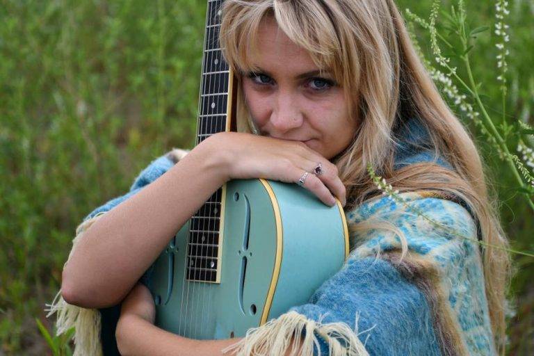 An Interview with Sarah Rogo! – Making A Scene!