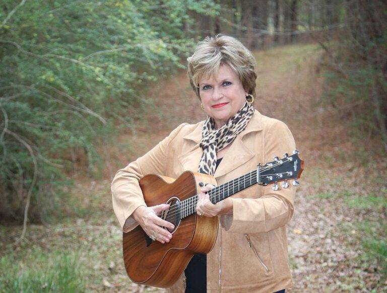 EG Kight Is Making a Scene – Making A Scene!