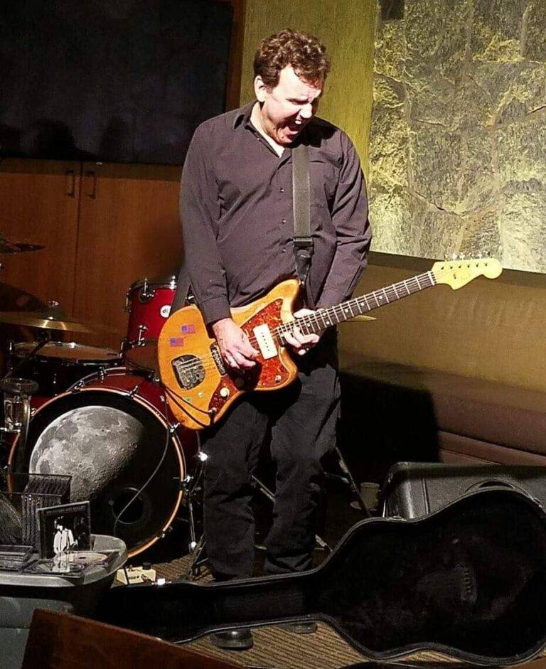 Gerry Casey Interviews Jim Basnight – Making A Scene!