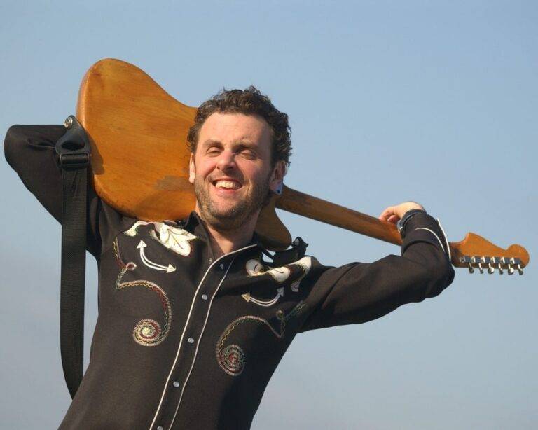 Gerry Casey Interviews Jim Basnight – Making A Scene!