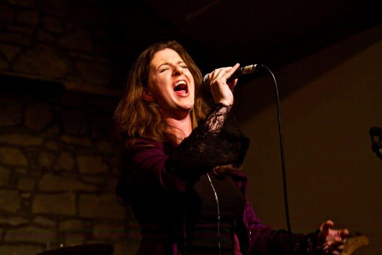 Gerry Casey Interviews Clara Rose – Making A Scene!