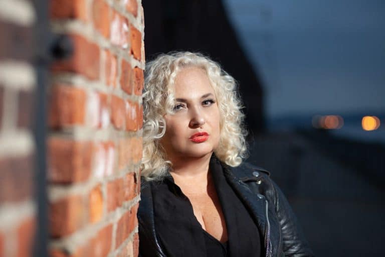 Regina Bonelli is Making a Scene – Making A Scene!