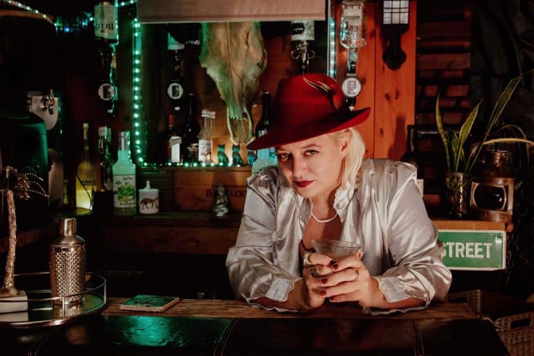 Gerry Casey Interviews Bex Marshall – Making A Scene!