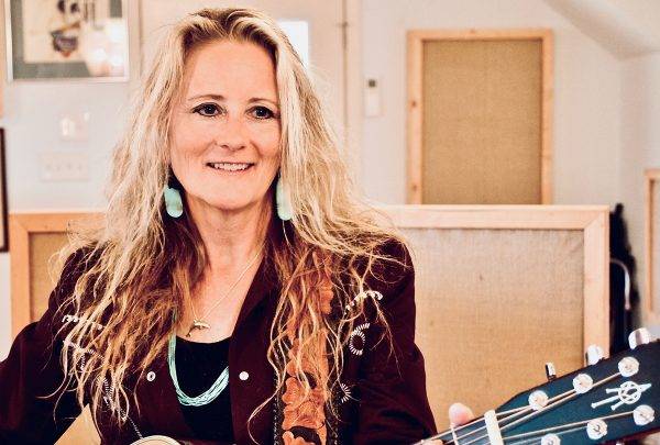 Sarah Pierce is Making a Scene – Making A Scene!