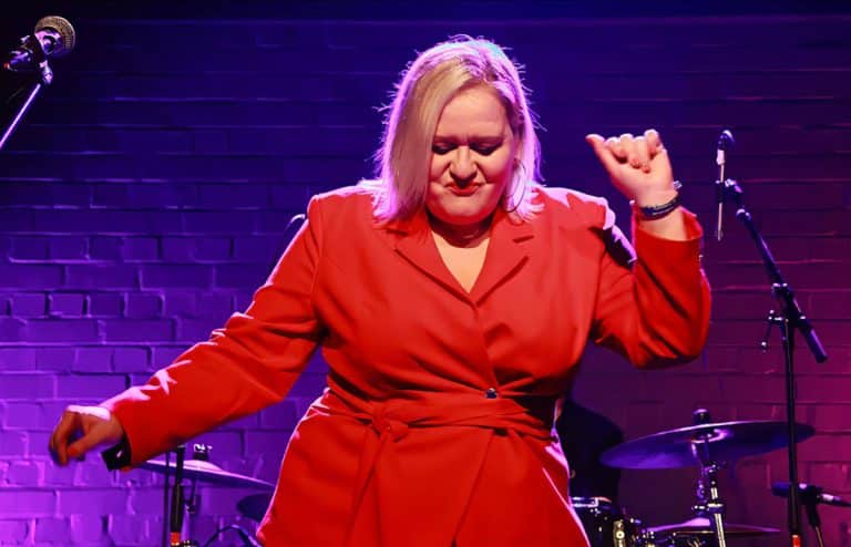 Interview with Emma Wilson: Blues, Soul, and Passion – Making A Scene!